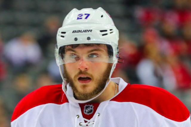 Hockey30 | HAHA!!!! Chucky devrait rajouter à sa routine...