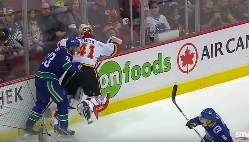 Hockey30 | Vidéo: Alex Edler qui décide de GELER Mike Smith!!!