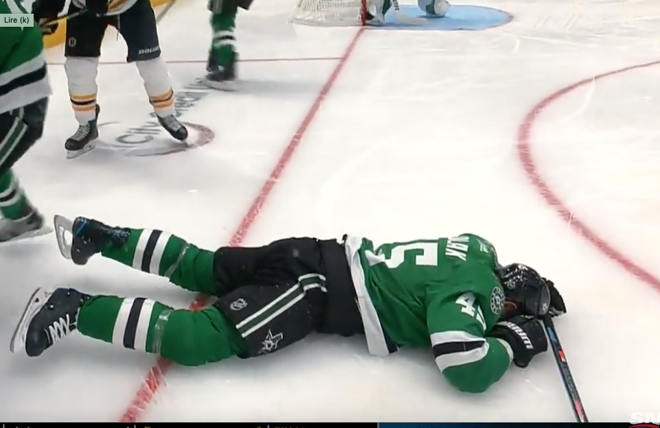 Hockey30 | Vidéo: Roman Polak qui sort sur une CIVIÈRE....